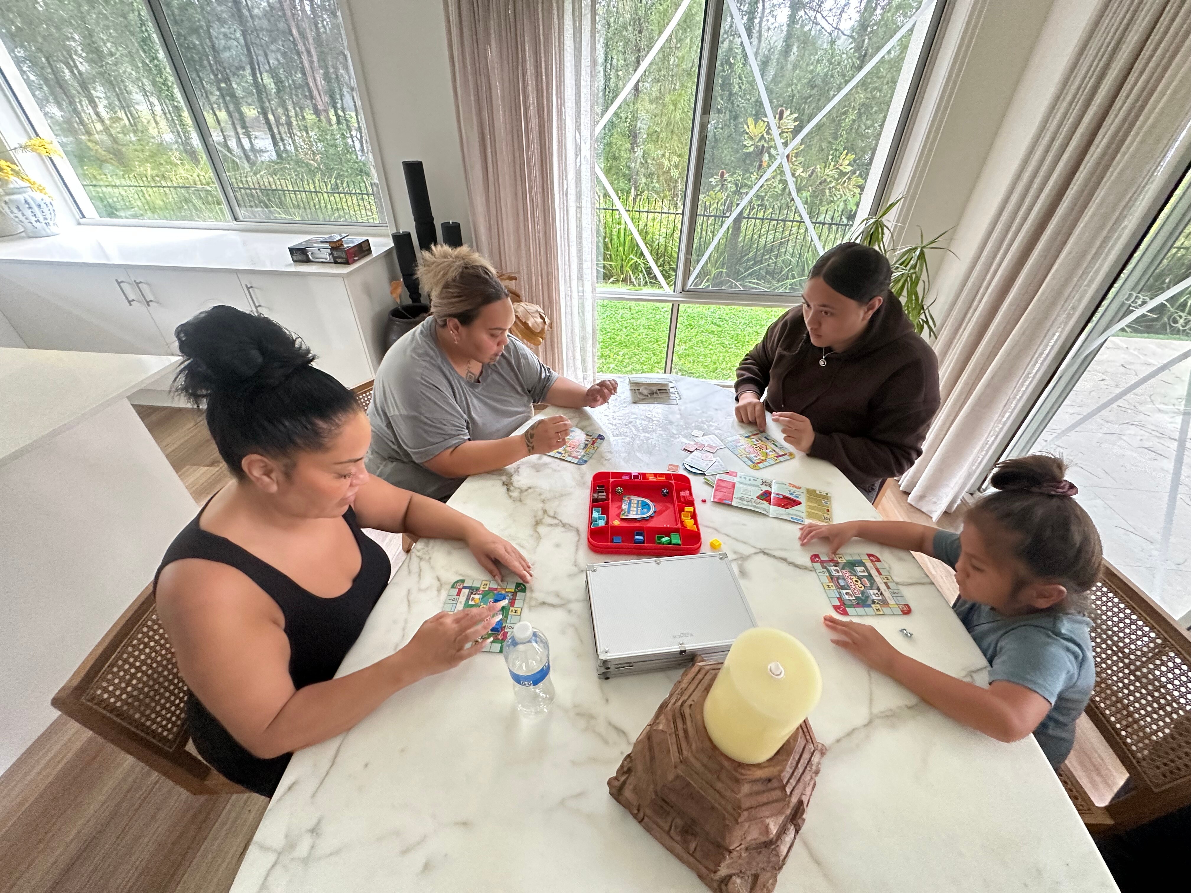 Gold Coast families turn prolonged power outage into bonding ...