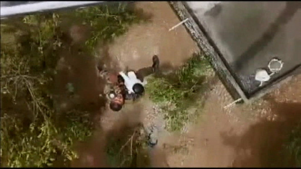 Indian military rescue mother and baby by helicopter from flood waters ...