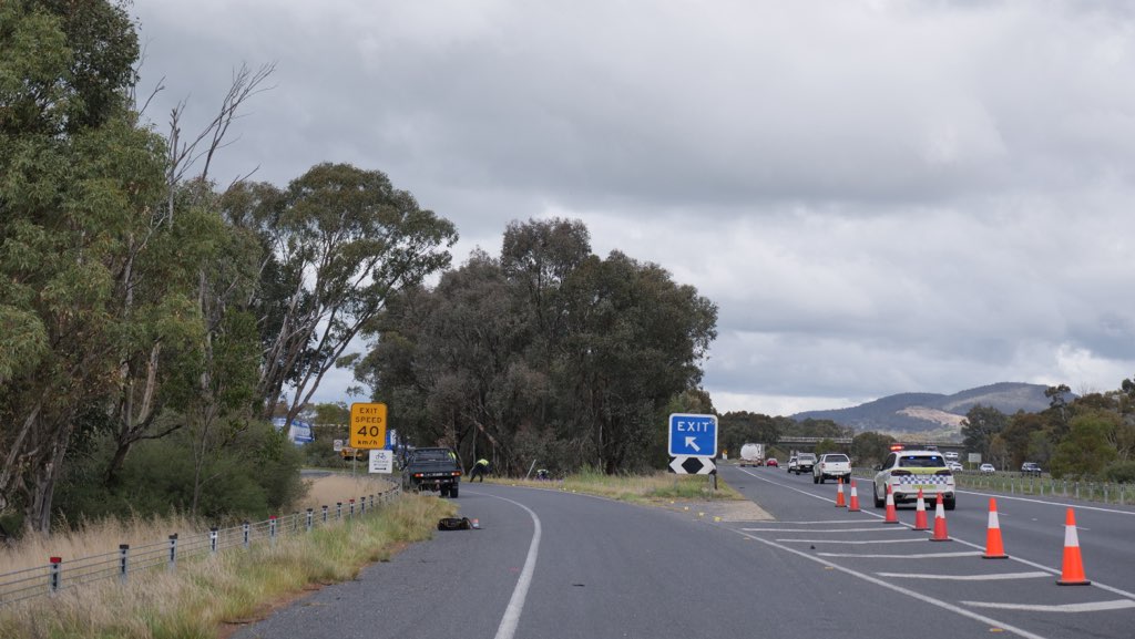 Truck driver dies in fiery Hume Freeway crash near Wangaratta - ABC News
