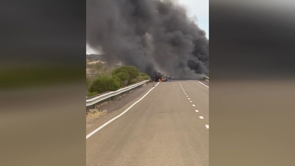 Two people die in fatal crash in SA outback - ABC News