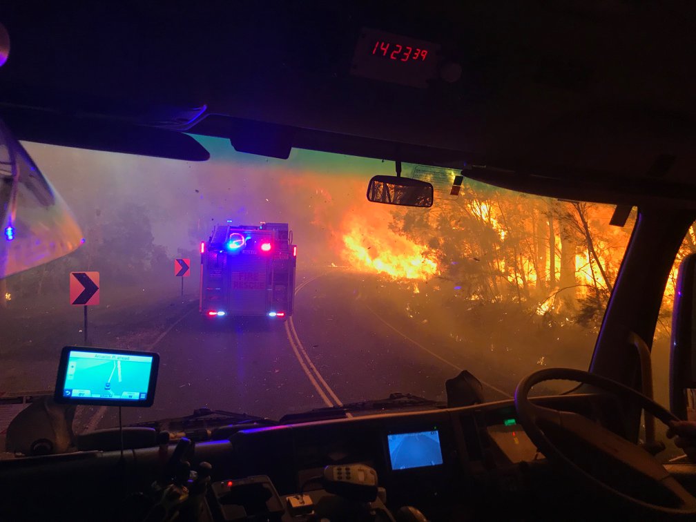 Queensland bushfire emergency ramps up in Crows Nest, authorities fear ...