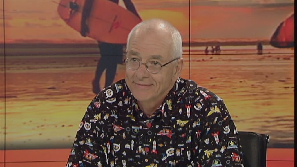 Dr Karl reveals that cigarettes are radioactive - ABC News