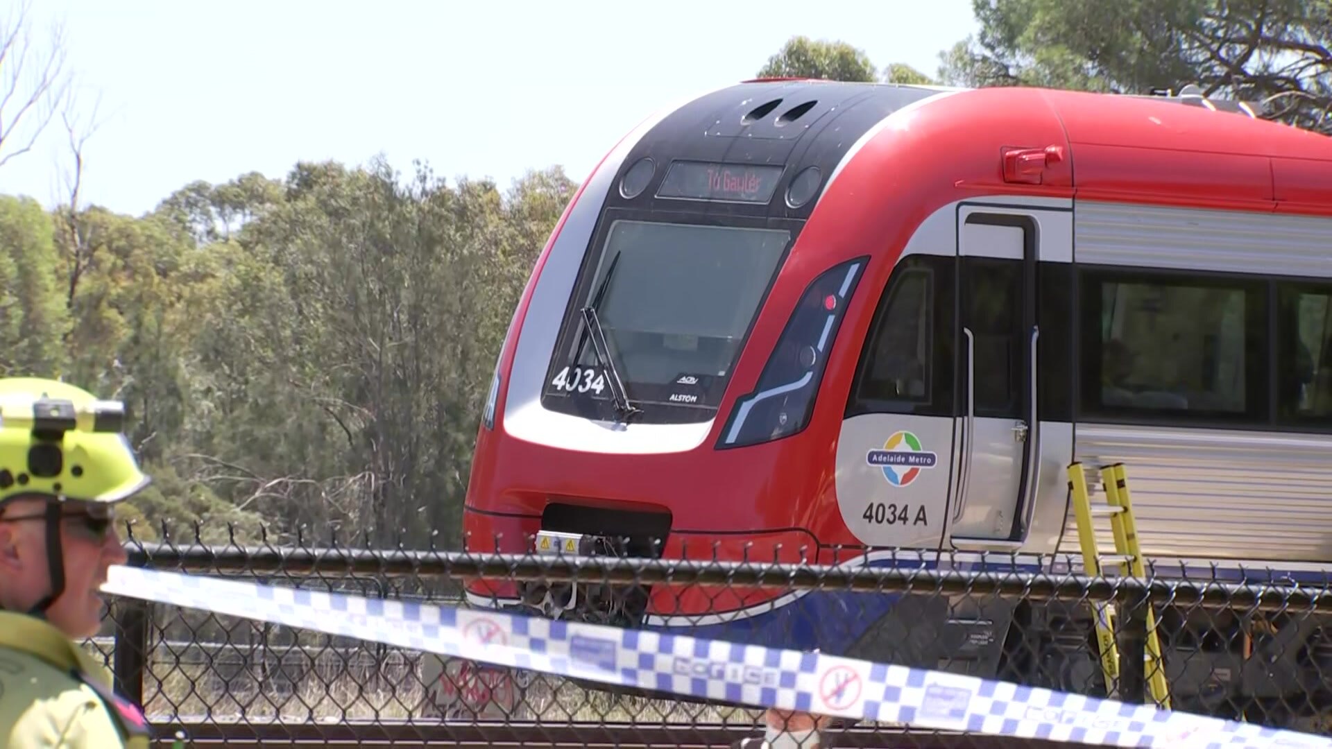 Young man dies at North Adelaide railway pedestrian crossing - ABC News