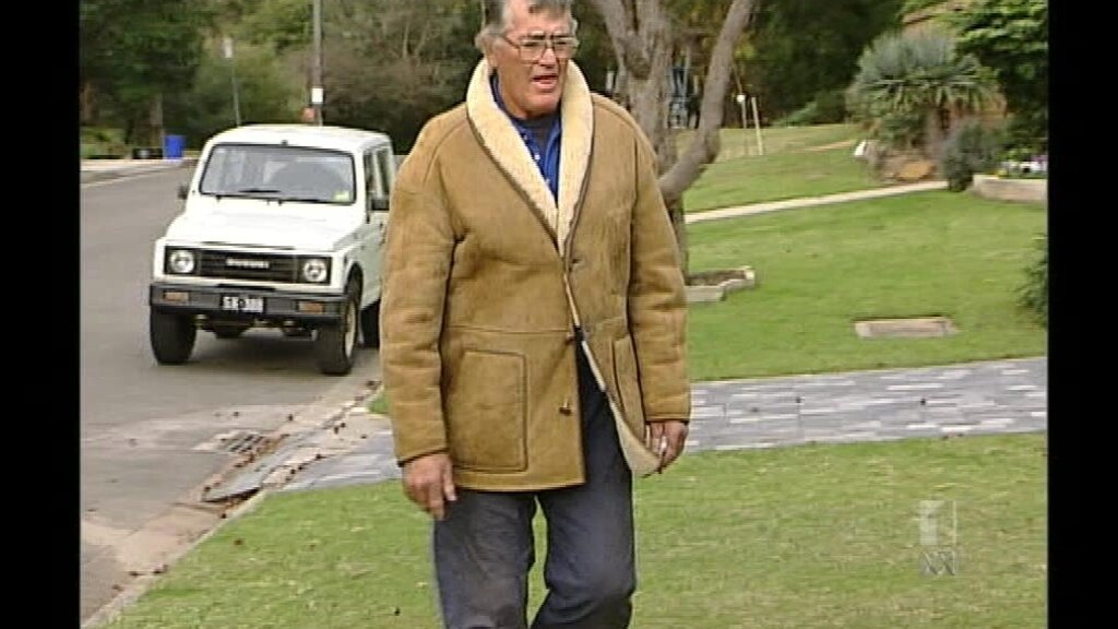 Football legends farewelled in Sydney funerals - ABC News