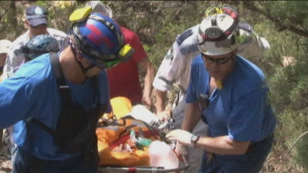 Rock climbers fall 30m in Blue Mountains - ABC News