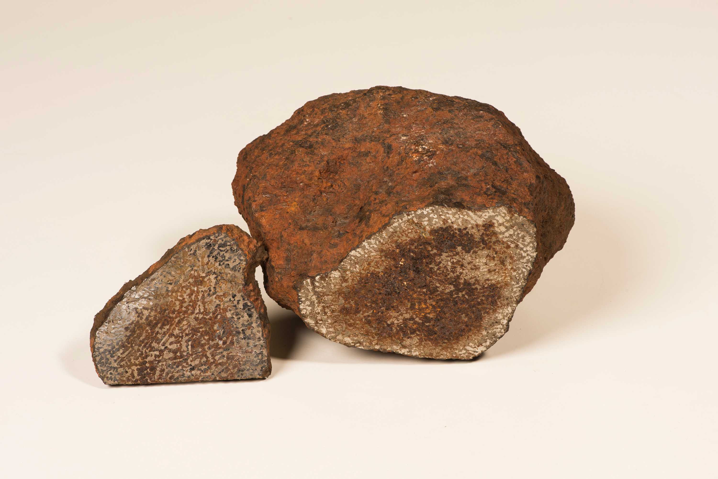 Queensland Museum's new meteorite valued at $100,000 but priceless to ...
