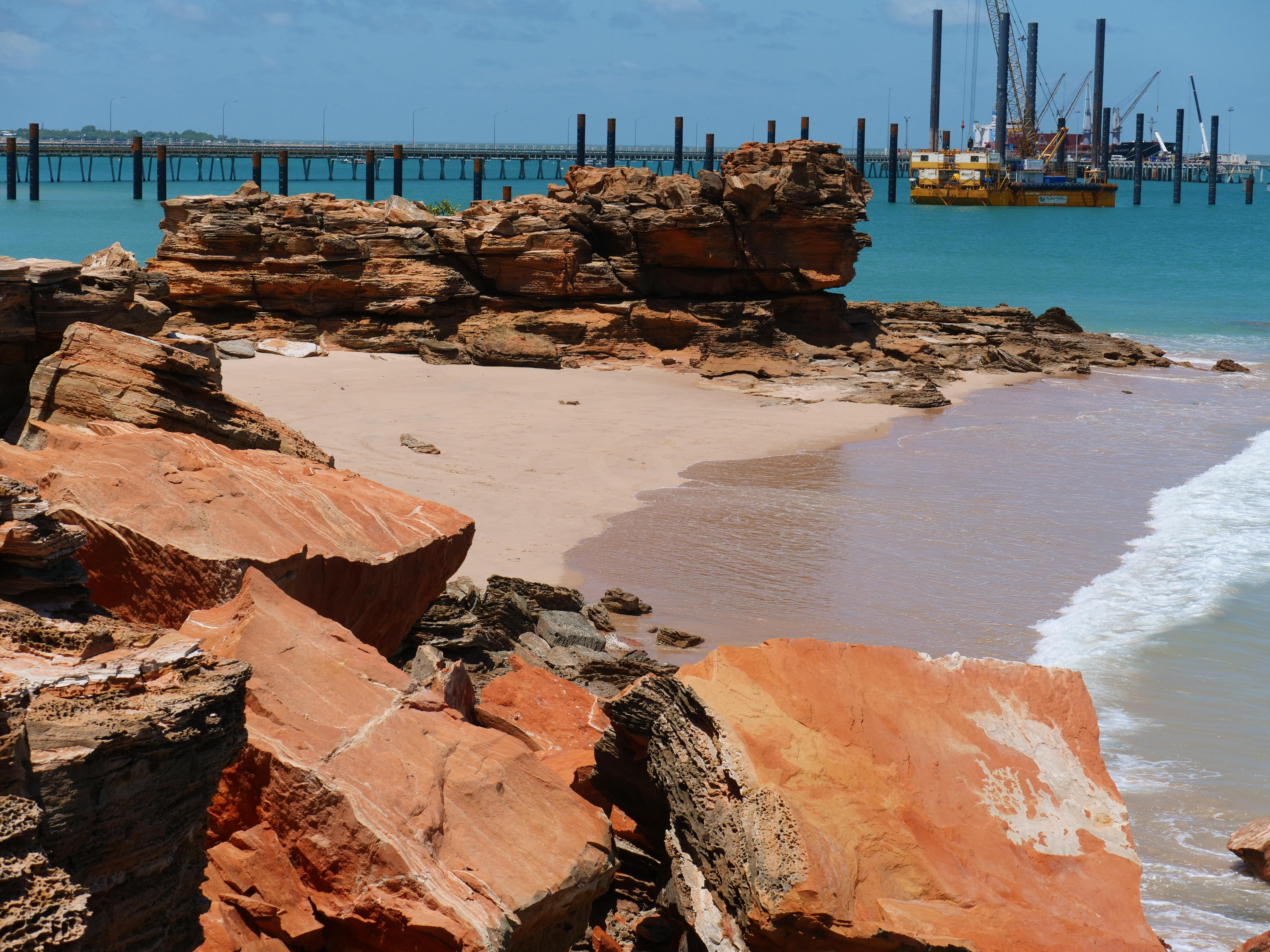 Broome residents blame Entrance Point cliff collapse on wharf ...