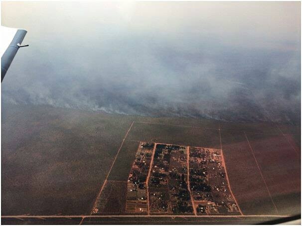 Extra fire crews flown to Broome to contain huge blaze - ABC News