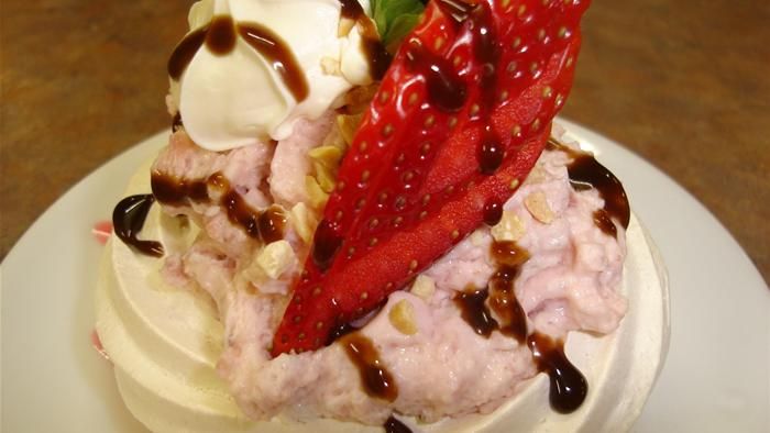 Strawberry mousse meringue - ABC News