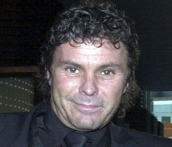 Former Neighbours actor wins compensation - ABC News