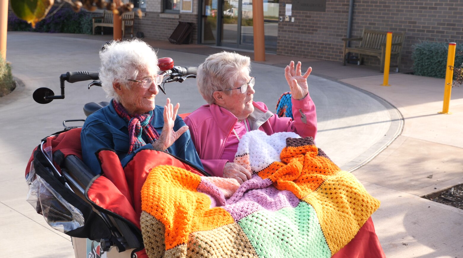 Cycling Without Age launches new trishaw program in western NSW - ABC News