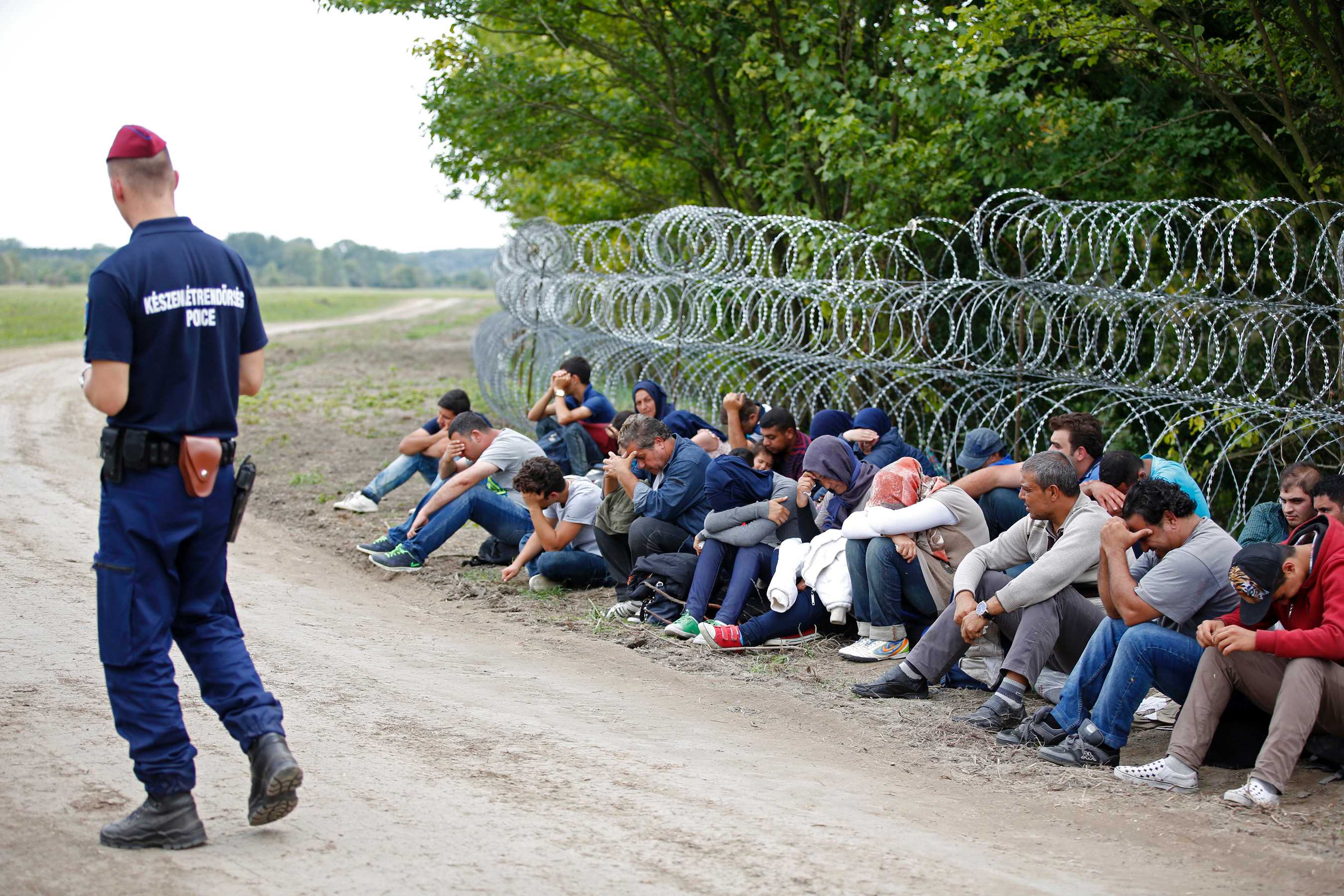 Europe migrant crisis: Hungary arrests 200 asylum seekers for breaching ...