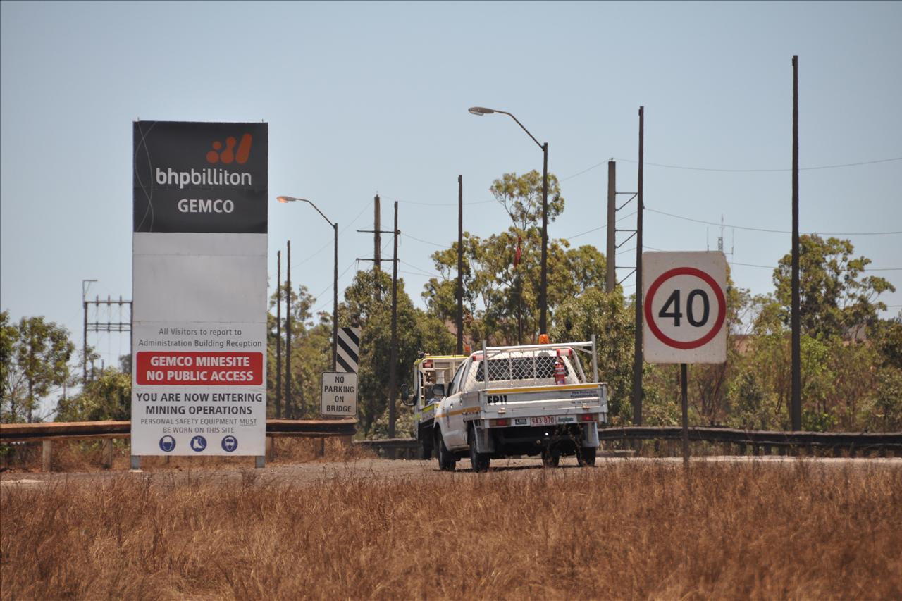 Groote Eylandt river runs black - ABC News
