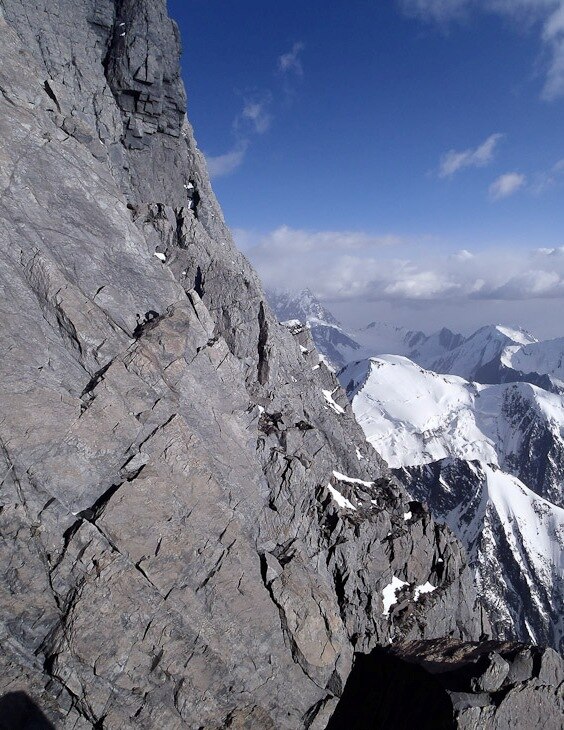Aussie climber scales Afghanistan's highest peak - ABC News