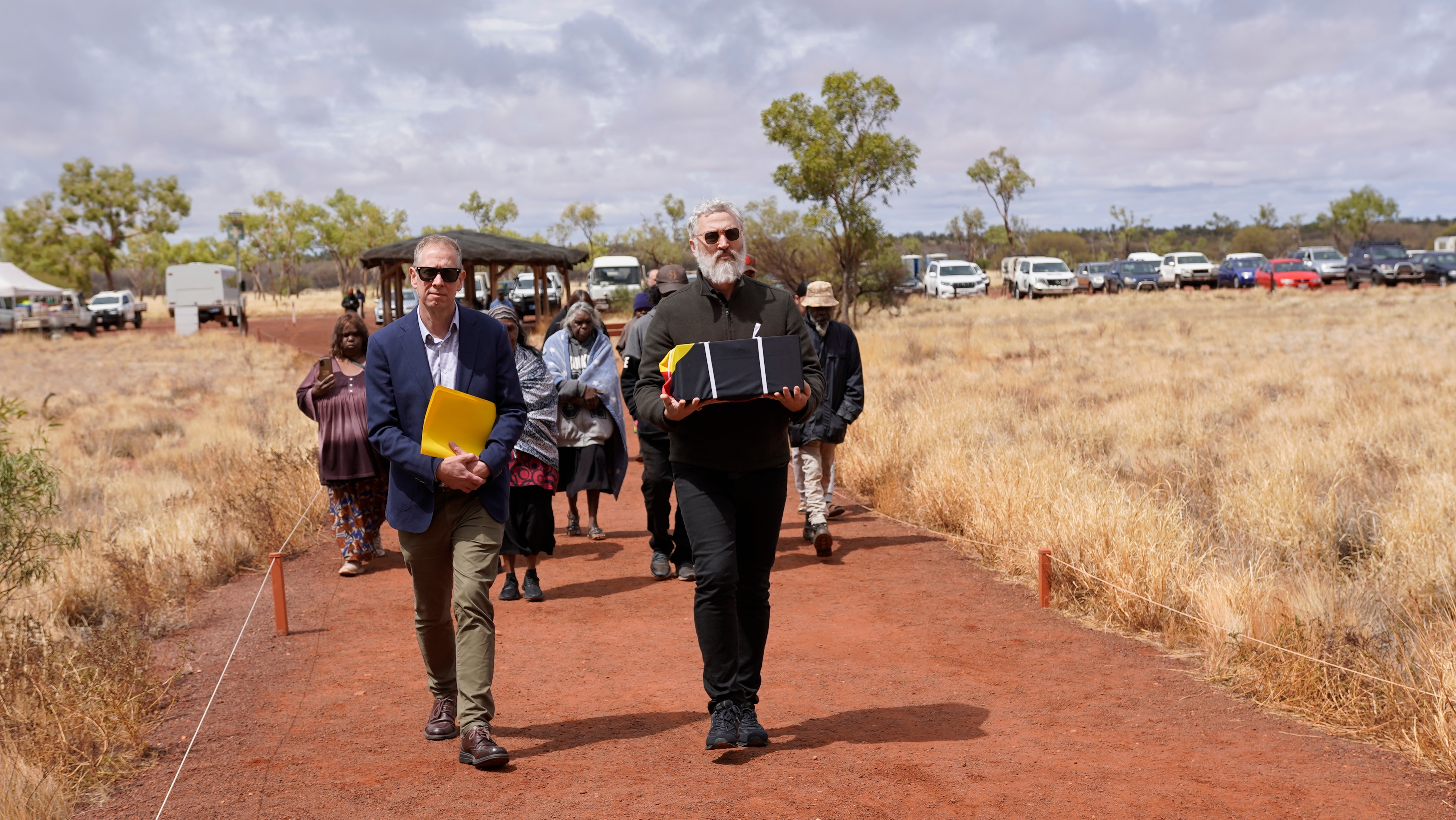 The wildly contrasting histories of a fatal outback police shooting ...