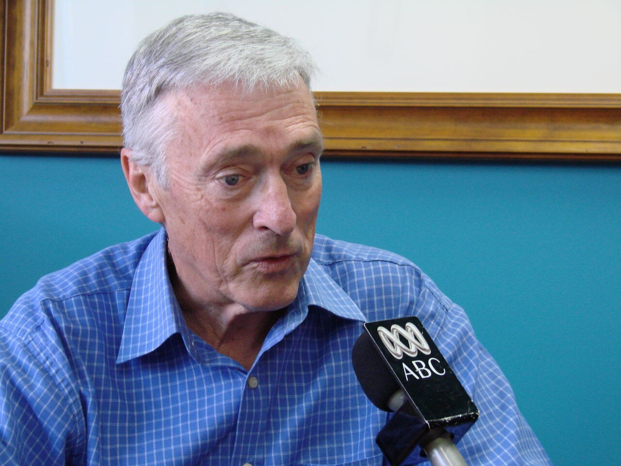 Tributes flow for Peter Andren - ABC News