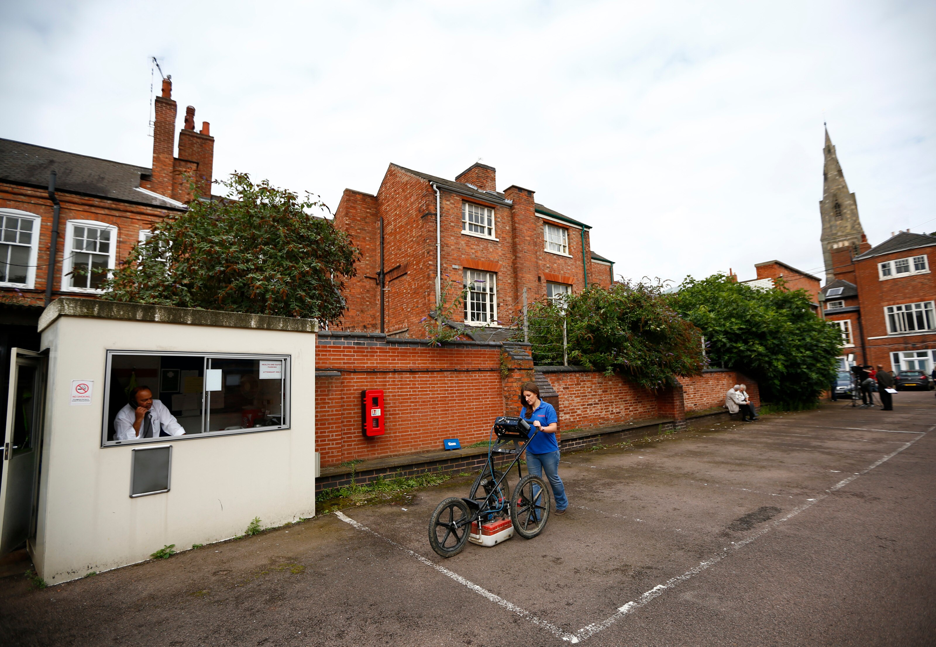 Richard III's skeleton found under English car park - ABC News