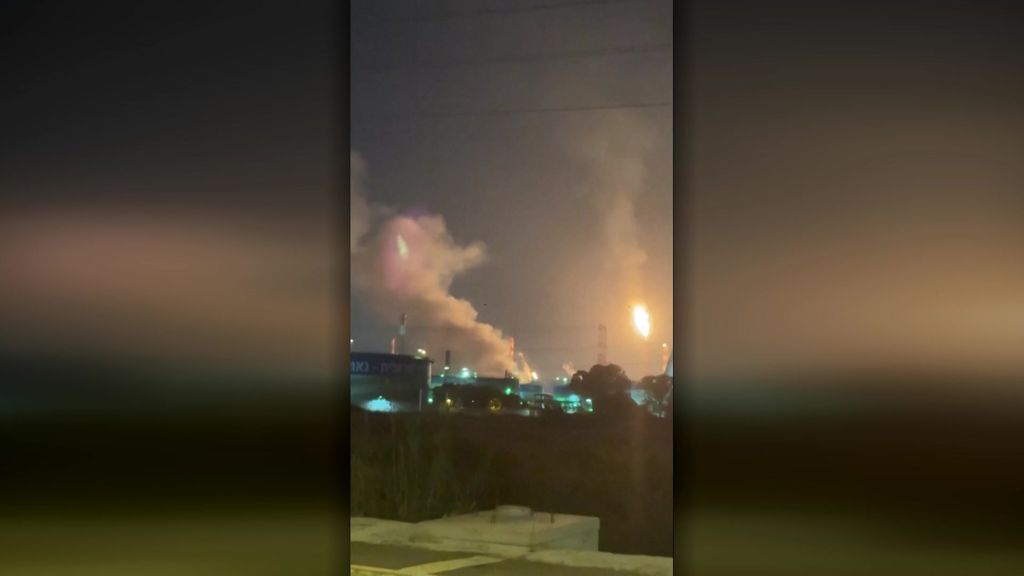 Smoke rises near refinery in Haifa after Iranian missile strikes - ABC News