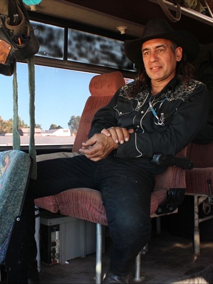 Throwing punches at Roy Bell's Boxing Tent - ABC News