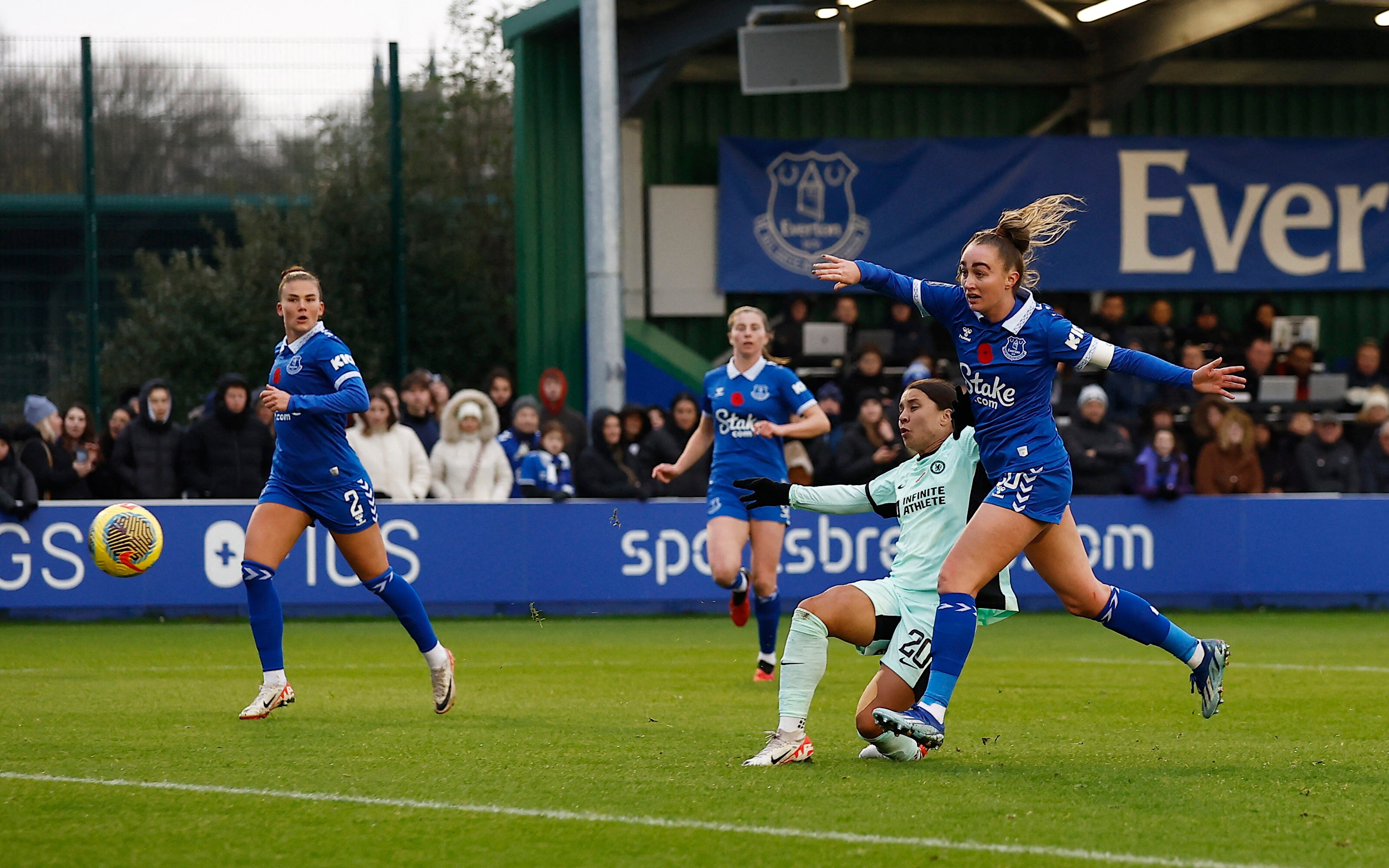Sam Kerr hits the scoresheet again as Chelsea secure hold on top spot ...