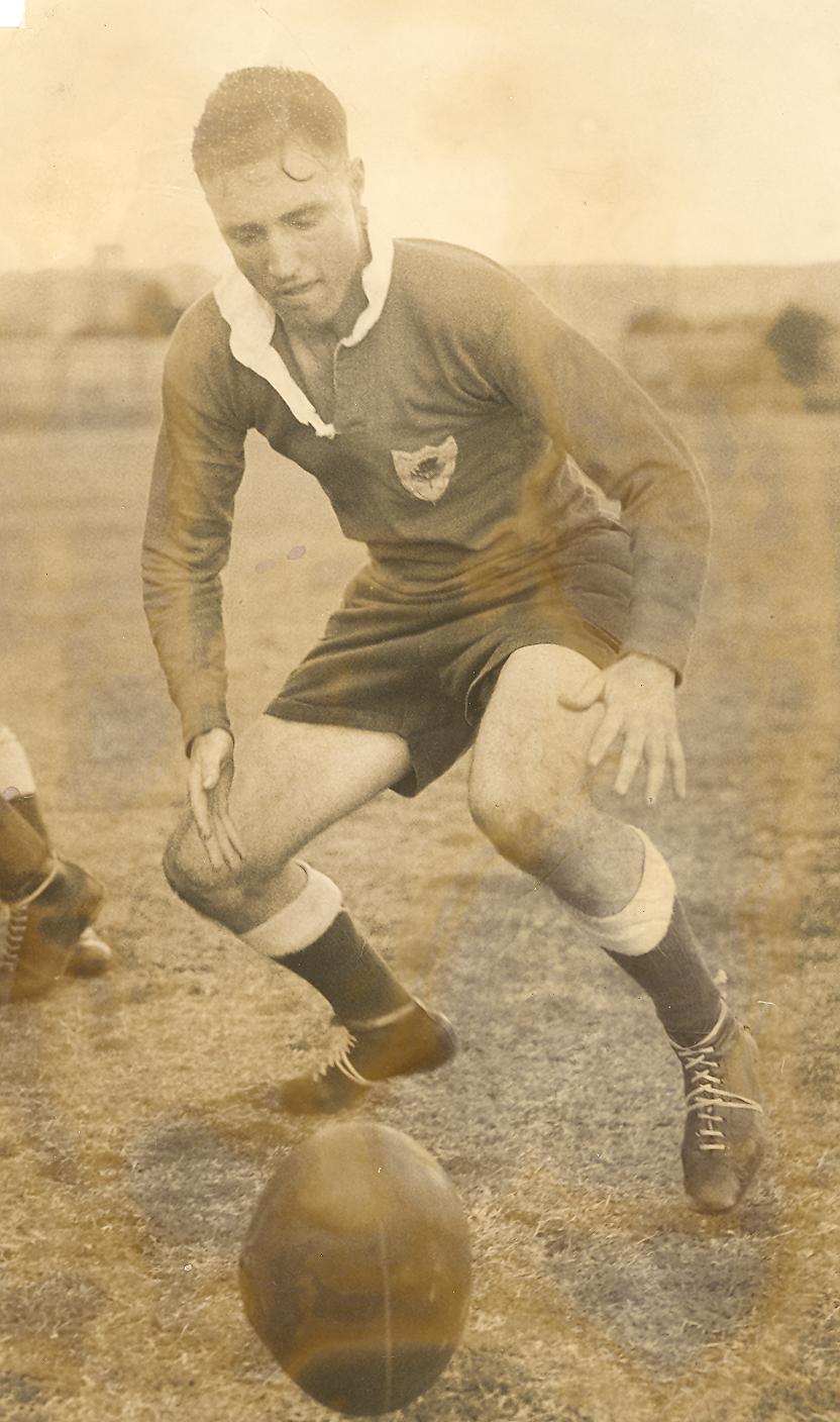 Newcastle rugby union great Cyril Burke immortalised in Hall of Fame ...
