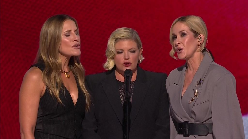 The Chicks perform national anthem at Democratic National Convention ...