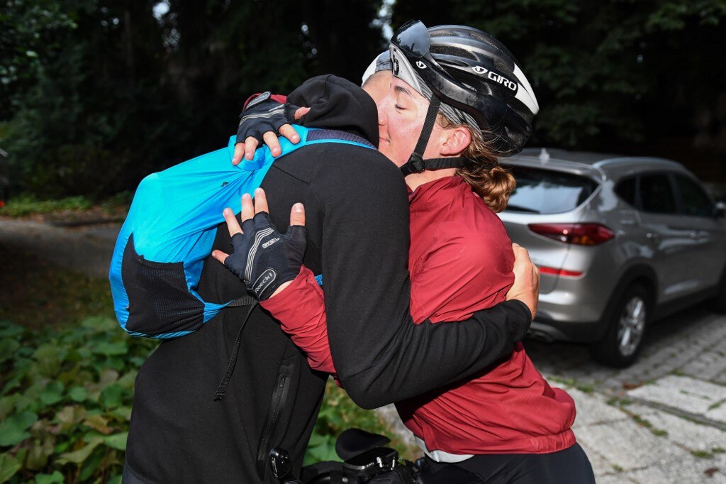 Fiona Kolbinger becomes first woman to win cycling's Transcontinental ...