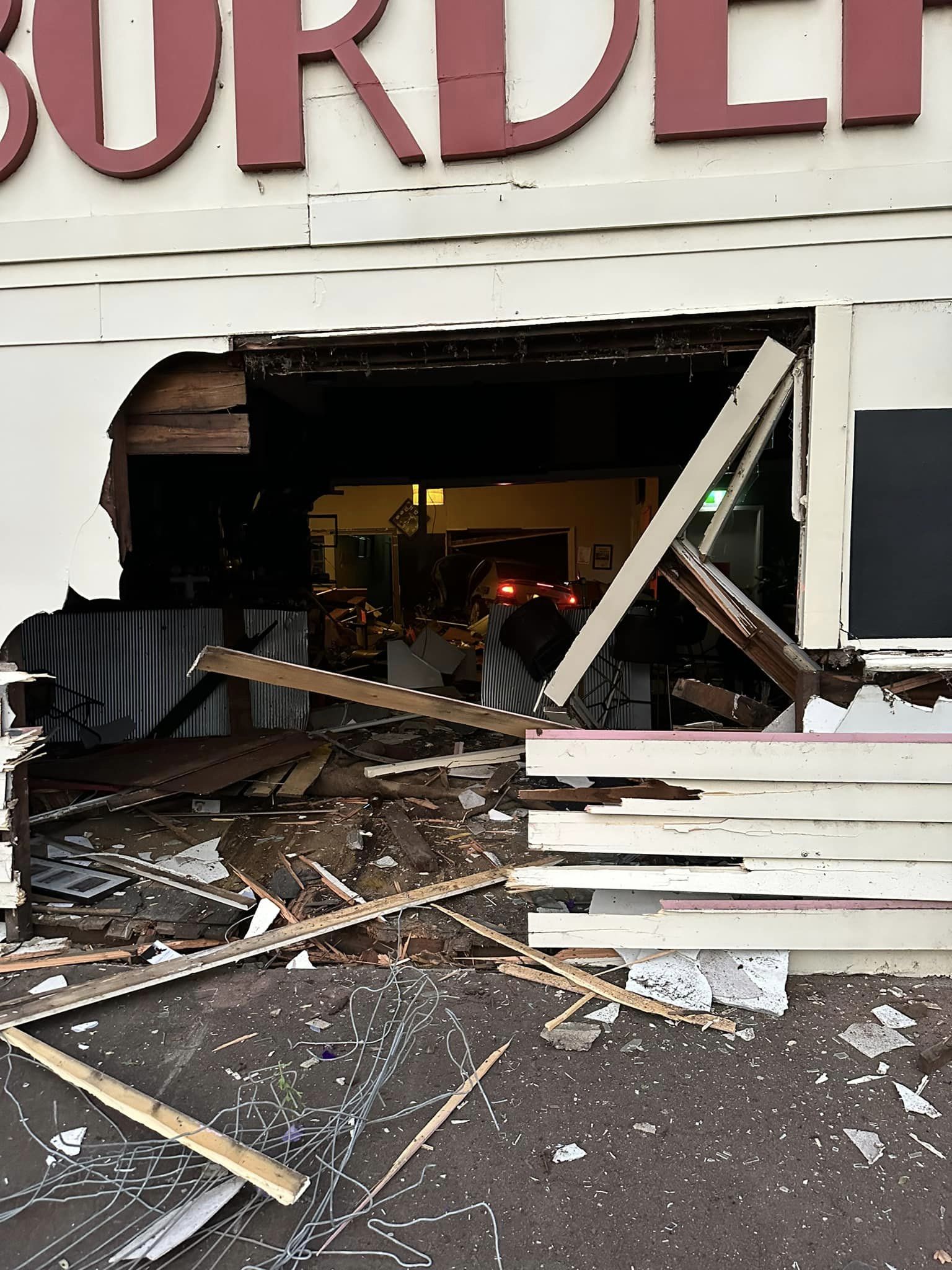 Apsley residents stunned as Border Inn Hotel heritage pub damaged by ...