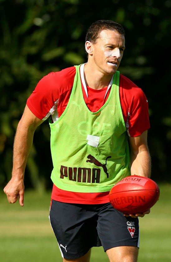 Crouch returns to Swans - ABC News