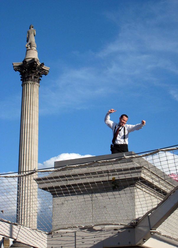 Aussie dancer has Trafalgar Square swinging - ABC News