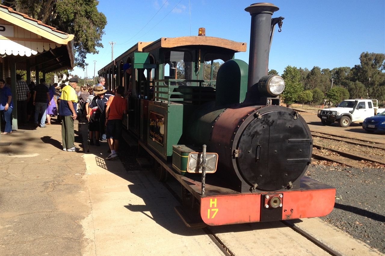 Kojonup tourist train on the right track - ABC News
