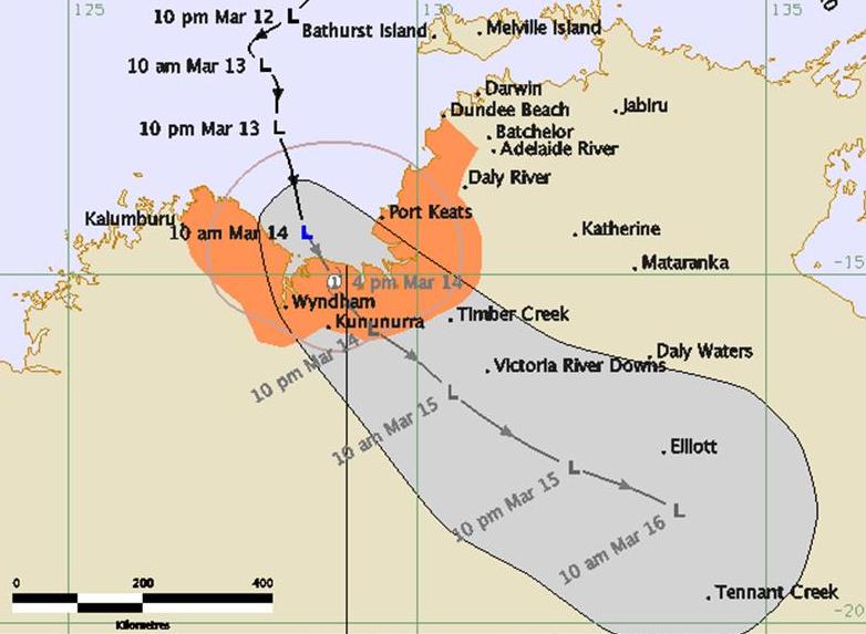 Cyclone and tropical low threatens WA and NT - ABC News