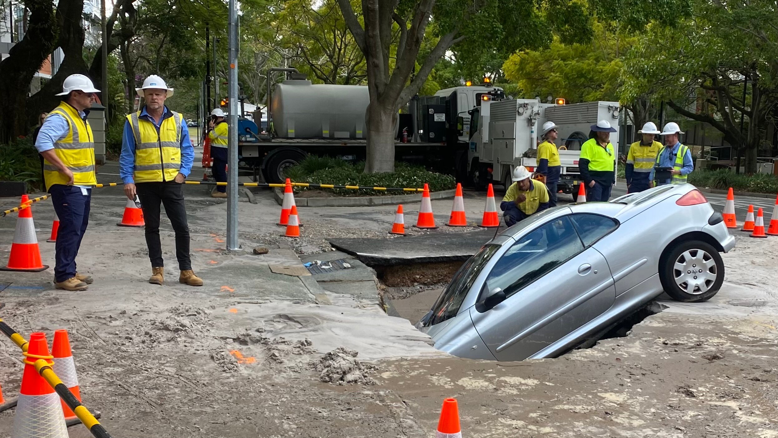 Short Street closes after sinkhole swallows car at Southport on the ...