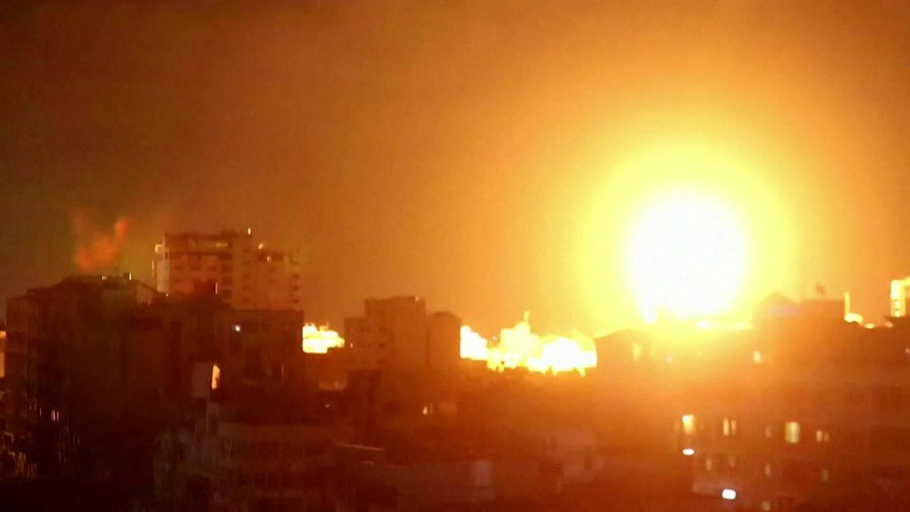 Explosions over Gaza City skyline as Israel unleashed another heavy ...