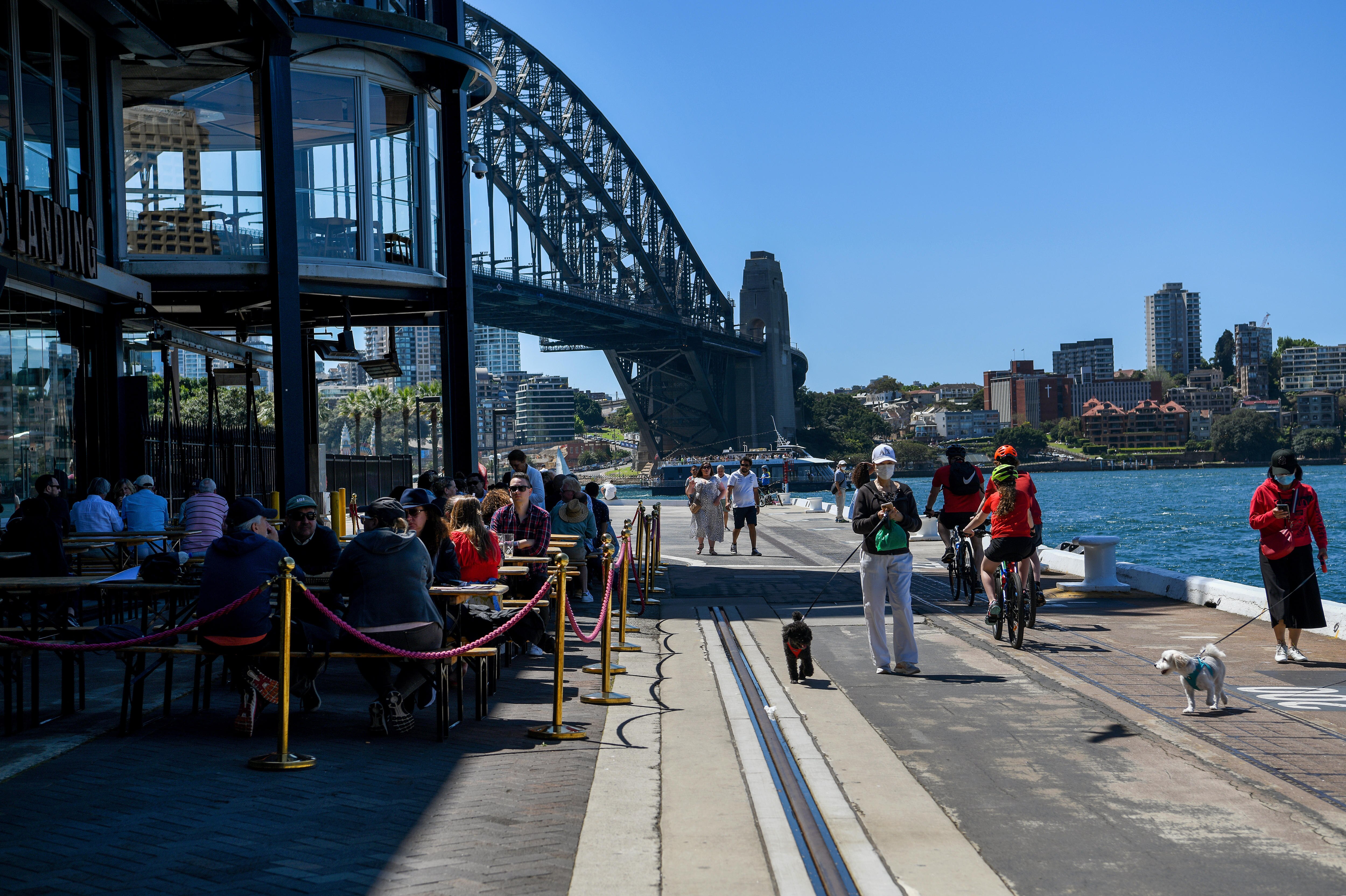 Sydney news: Border between NSW and Victoria reopens; Queensland closes ...