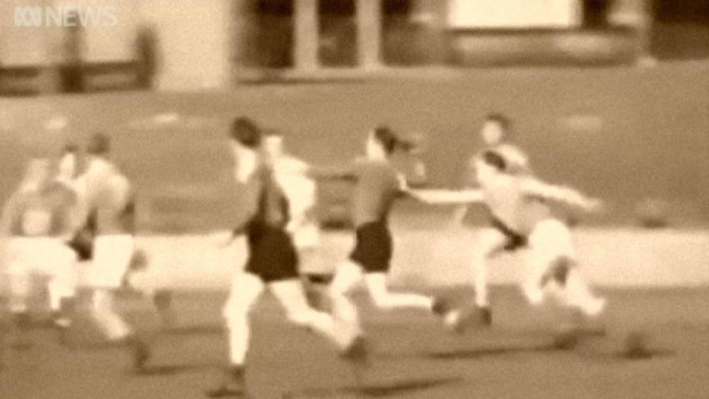 Austus: the wartime football that blended Australian and American ...