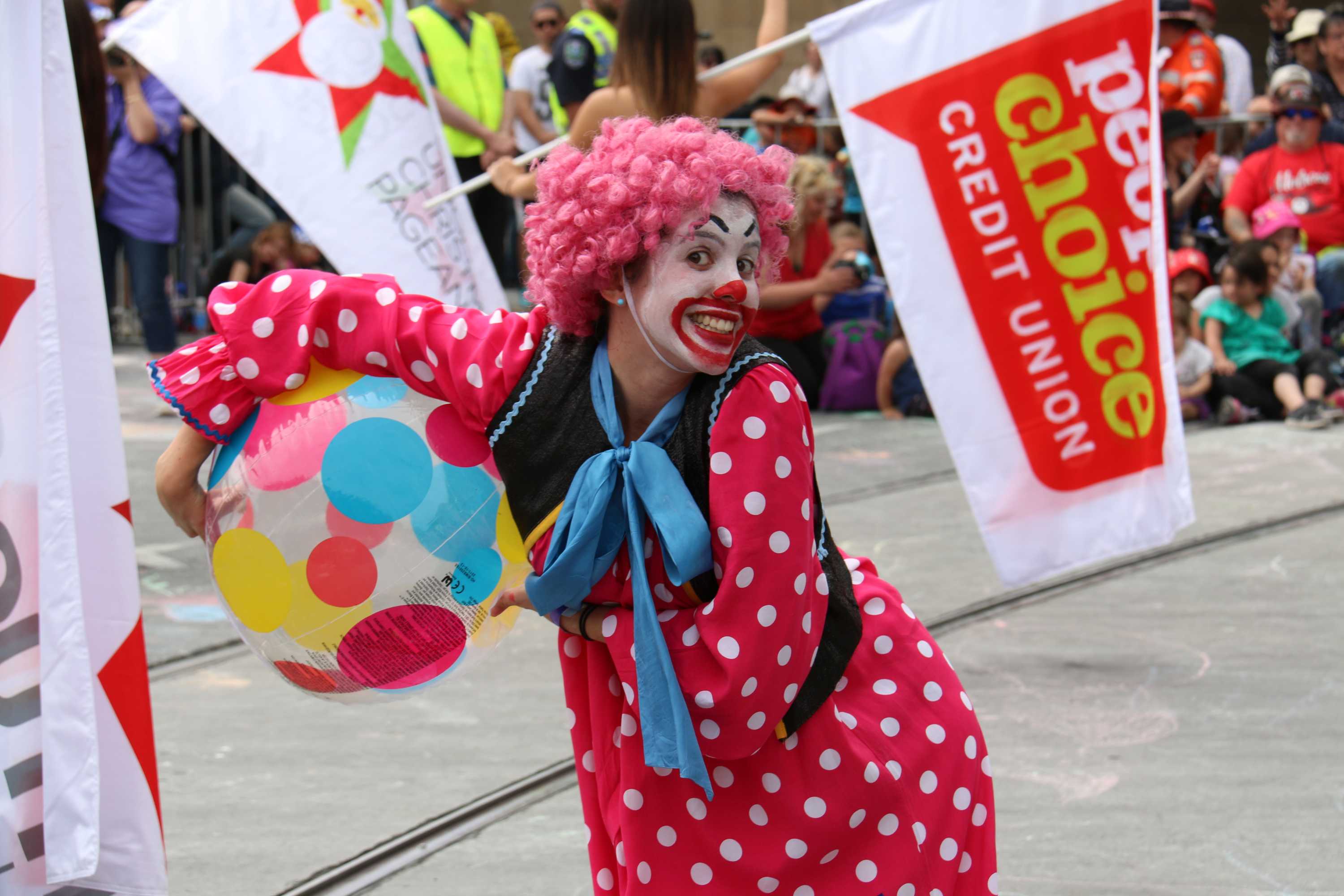 Adelaide Christmas Pageant draws crowd of more than 300,000 to city ...