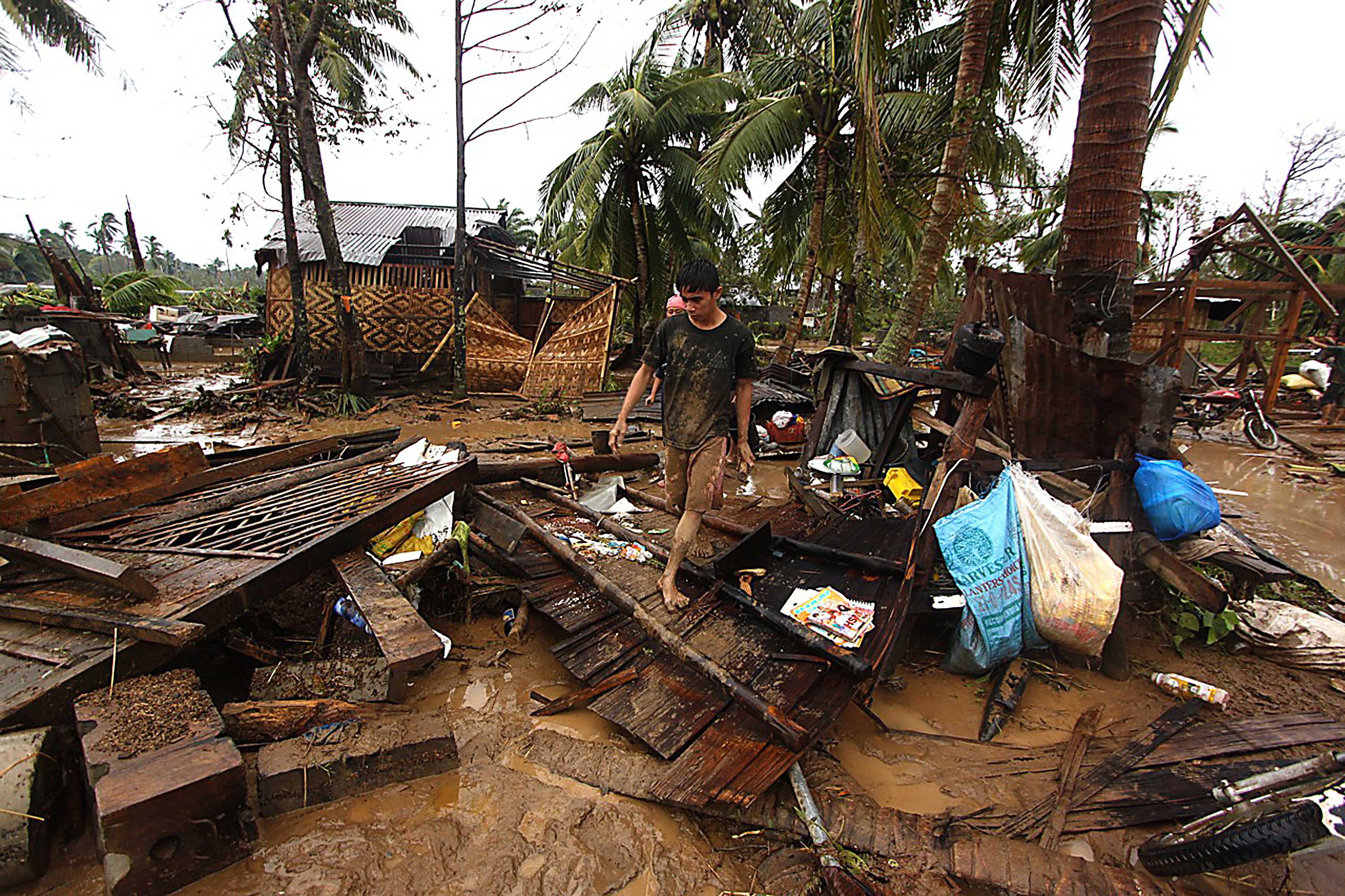 Mass burial for Philippines typhoon victims - ABC News