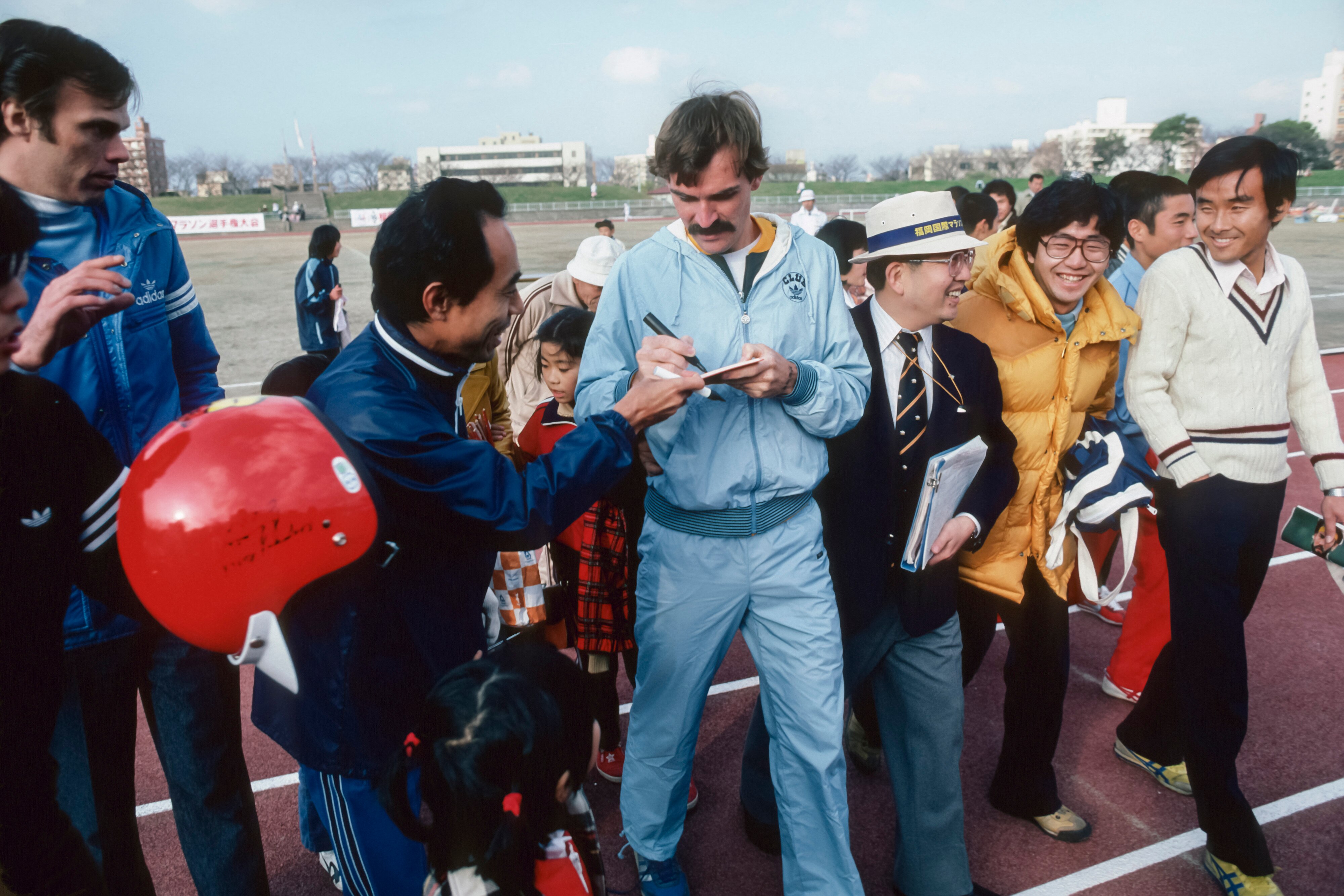 How Rob De Castella changed the face of the marathon and bounced back ...