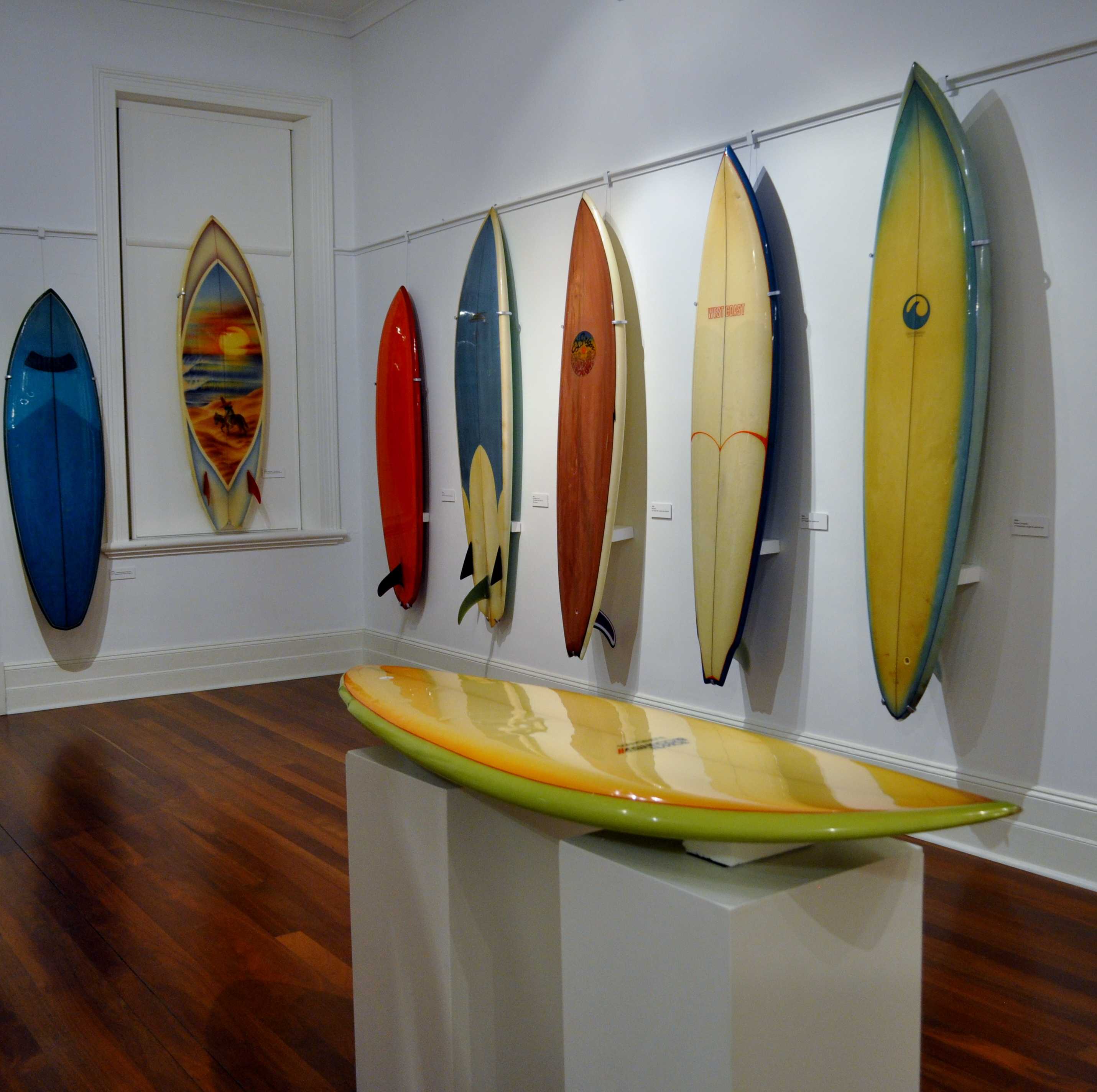 Coastal towns help save Australian surfboard manufacturing - ABC News