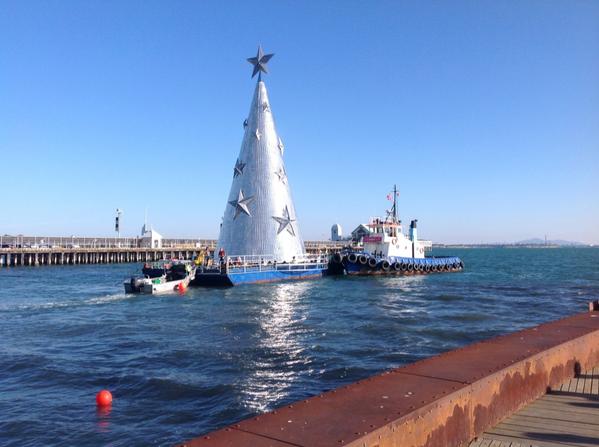 Geelong's floating Christmas tree ready for festive season - ABC News