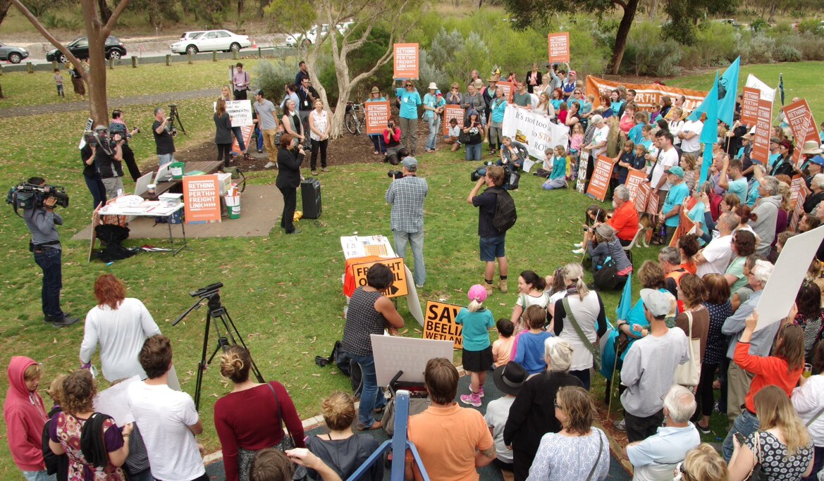 Angry residents vow to block Roe 8 construction - ABC News