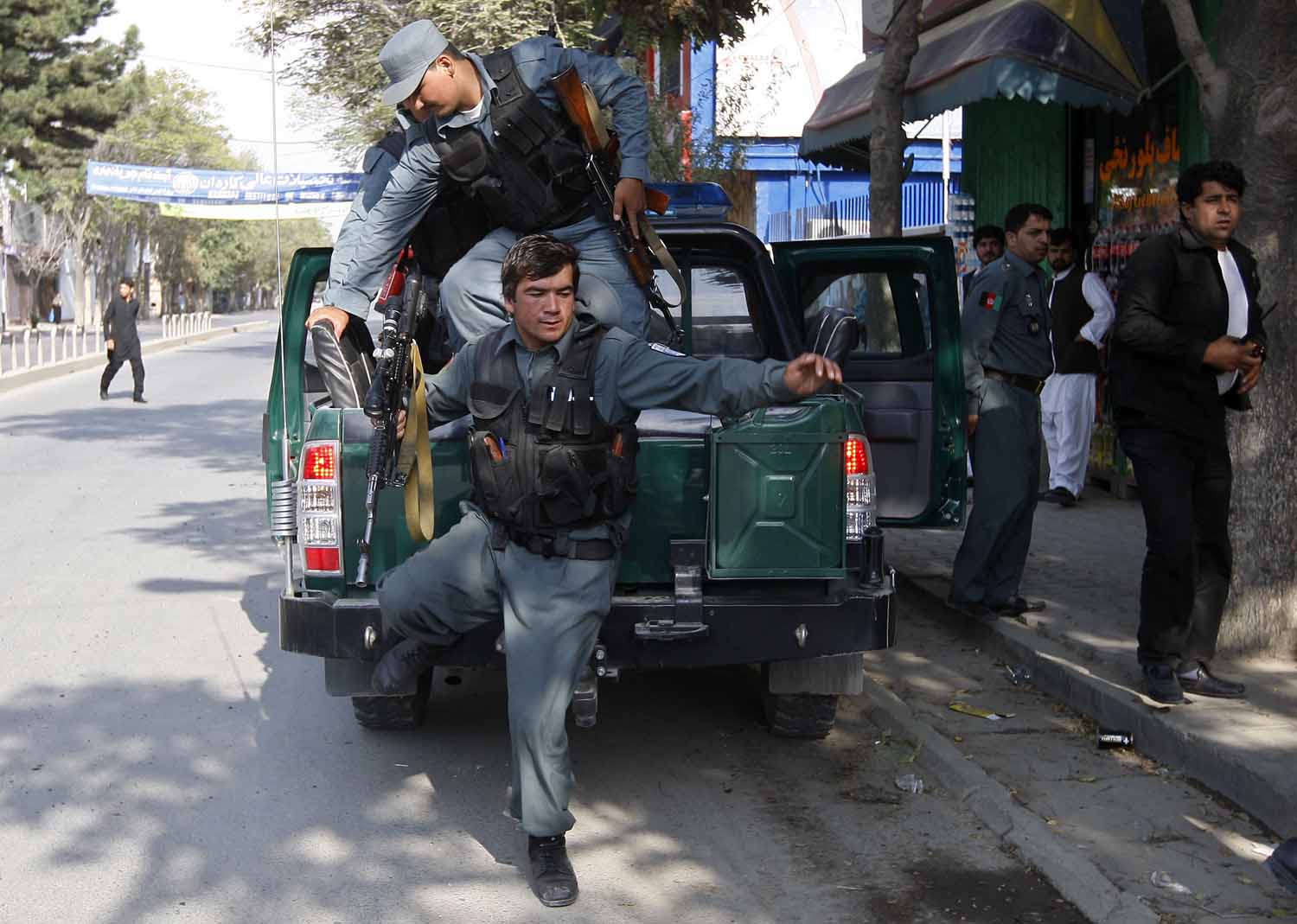Troops kill insurgents to end Kabul siege - ABC News