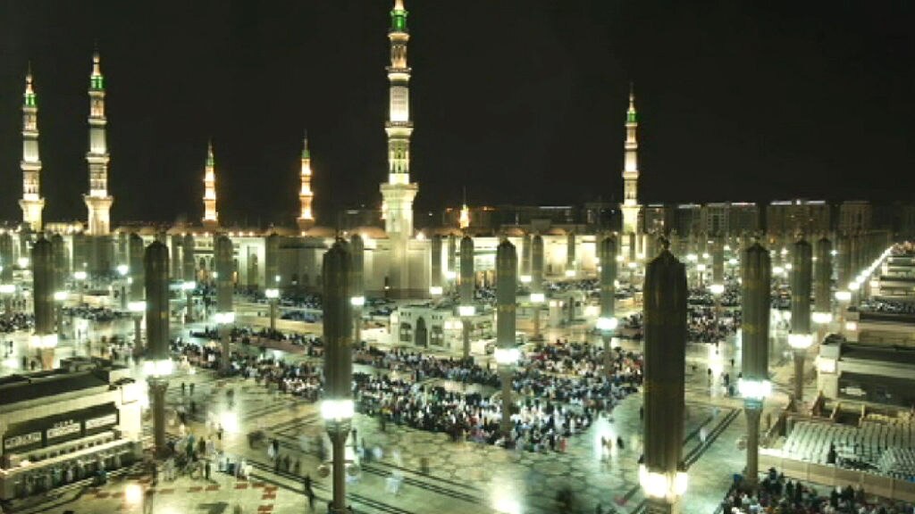 A time lapse of worshippers in the Saudi Arabian city of Medina - ABC News