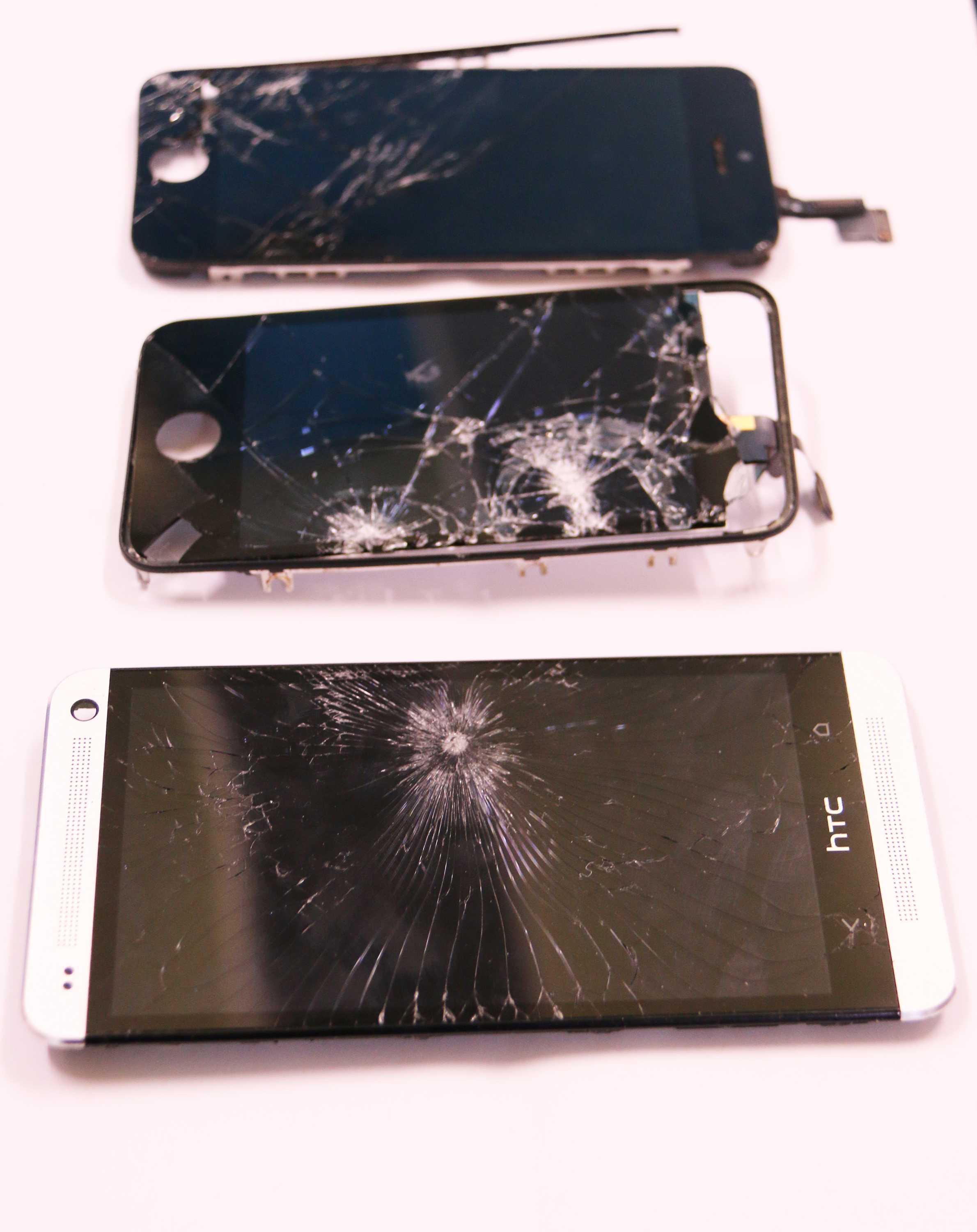 Mobile phones engineered 'not to last', expert says - ABC News