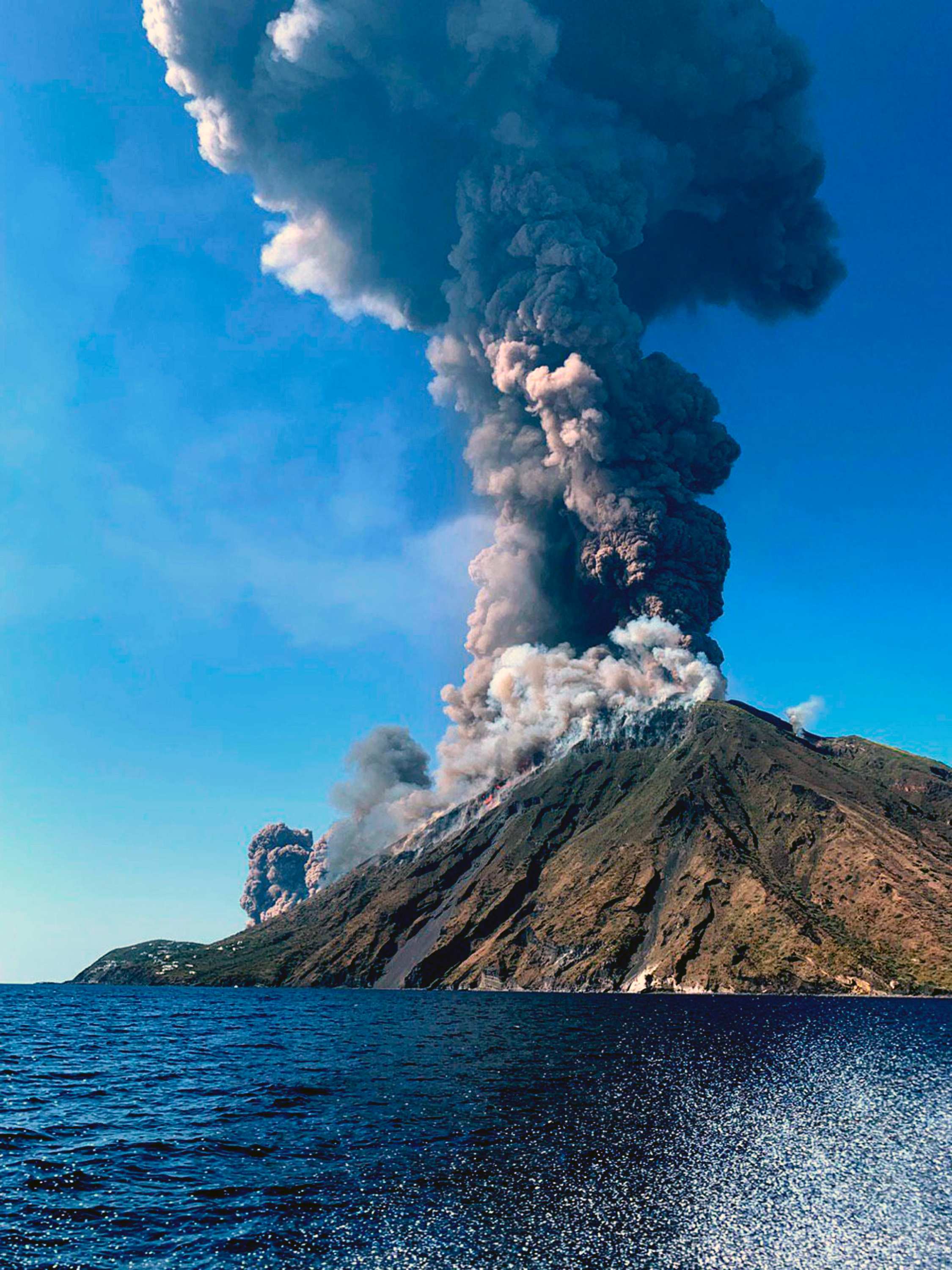 Stromboli volcano erupts on Italian island, sending tourists fleeing ...