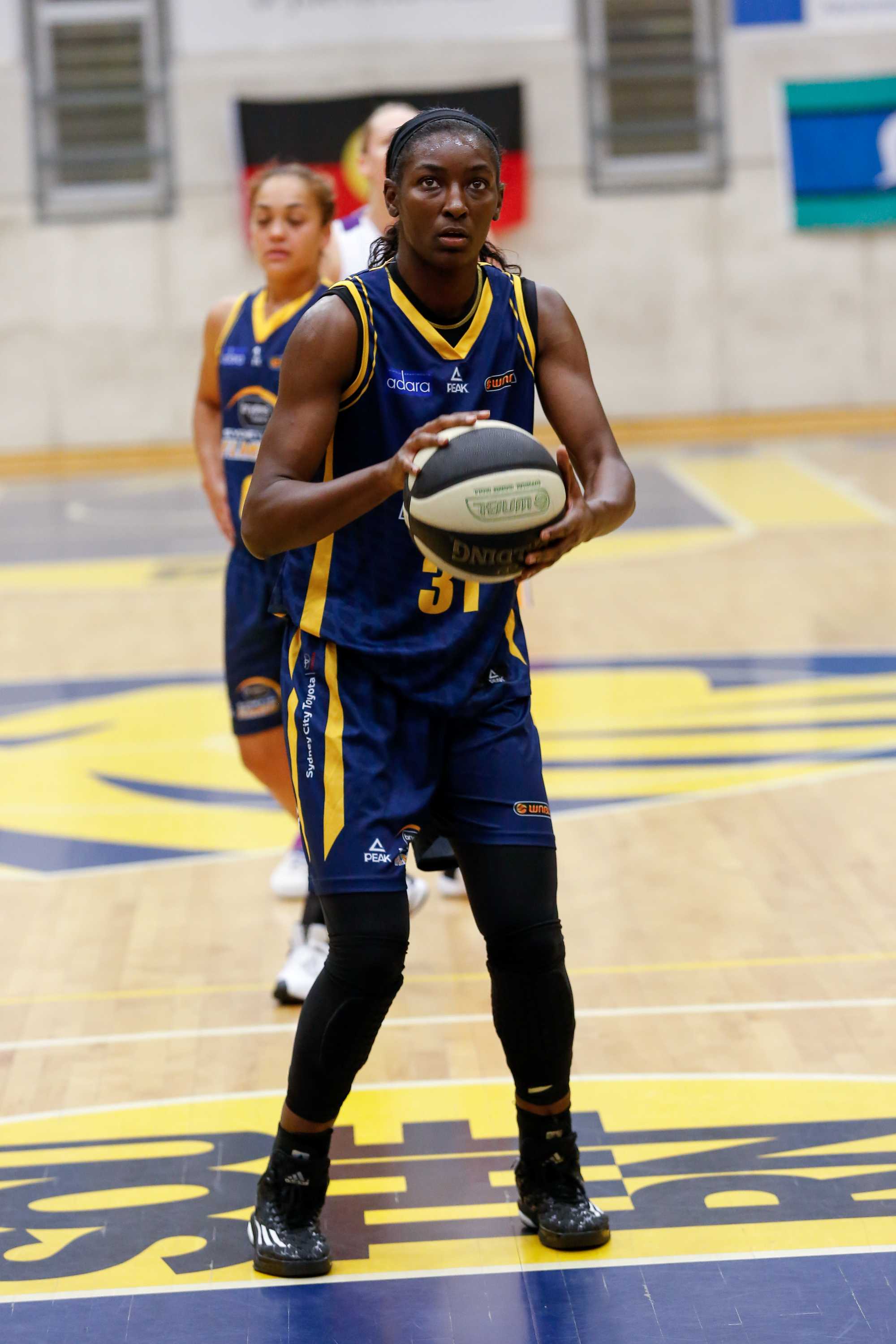 Fringe WNBA player Asia Taylor making waves in WNBL - ABC News