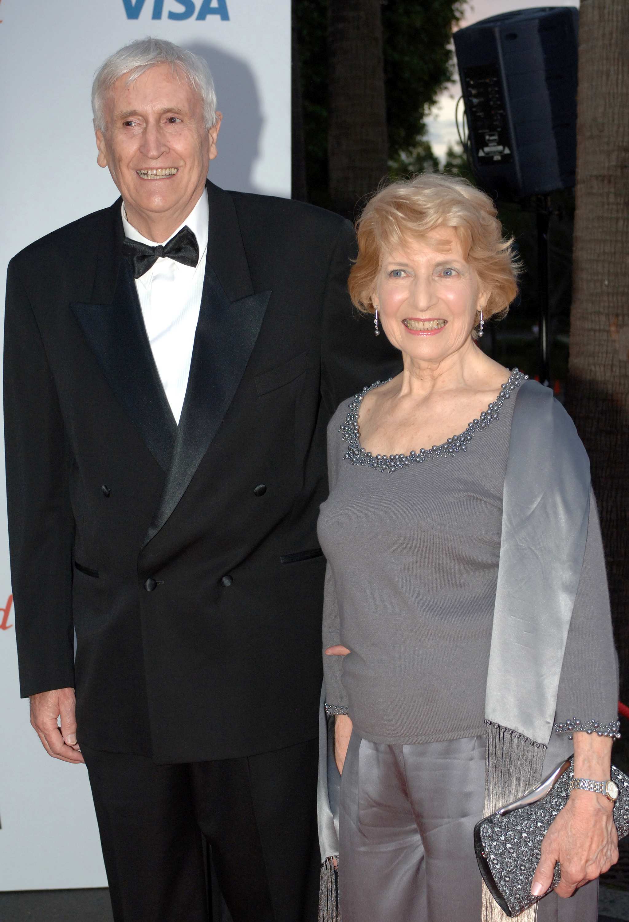 Kingswood Country star Ross Higgins dies - ABC News