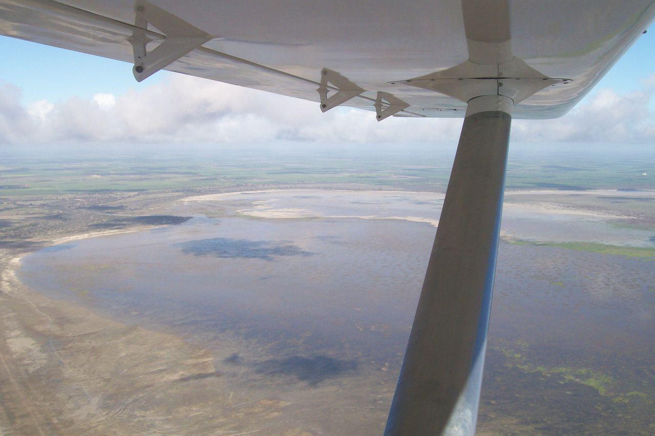 Wimmera River flows into Lake Hindmarsh - ABC News