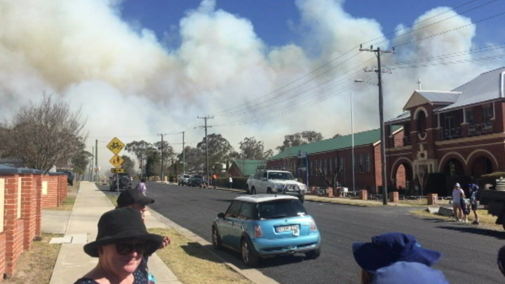 NSW bushfires burning out of control, two houses lost and firefighter ...